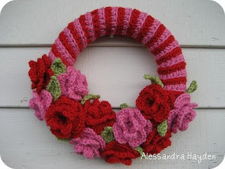 [Free Patterns] 12 Decorative Front Door Crochet Wreaths - Daily Crochet