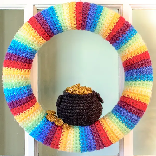 [Free Patterns] 12 Decorative Front Door Crochet Wreaths - Daily Crochet