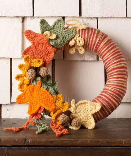 [Free Patterns] 12 Decorative Front Door Crochet Wreaths - Daily Crochet
