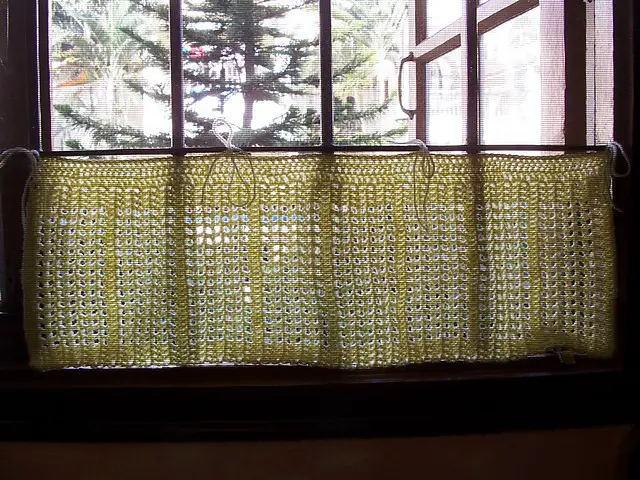 8 Crochet Curtain Patterns For Kitchen- Beautiful And Easy