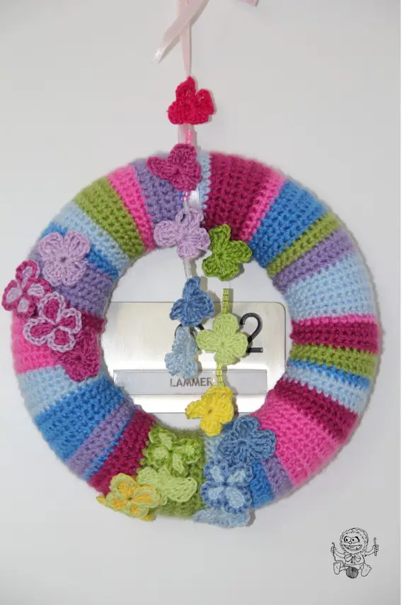 [Free Patterns] 12 Decorative Front Door Crochet Wreaths - Daily Crochet
