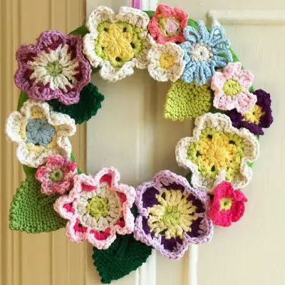 [Free Patterns] 12 Decorative Front Door Crochet Wreaths - Daily Crochet