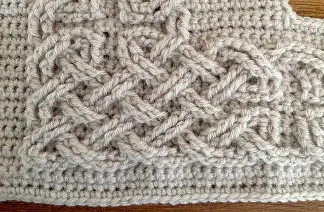 [Free Pattern] These Large Cables Are Spectacular! - Daily Crochet