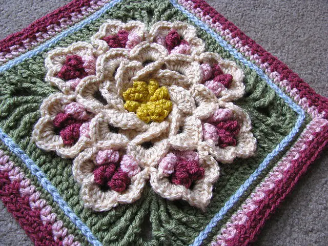 [Free Pattern] This Tropical Delight Square Leaves You Speechless ...
