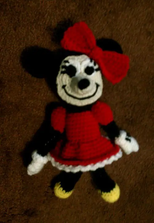 [Free Pattern] Absolutely Adorable Minnie Mouse! - Daily Crochet