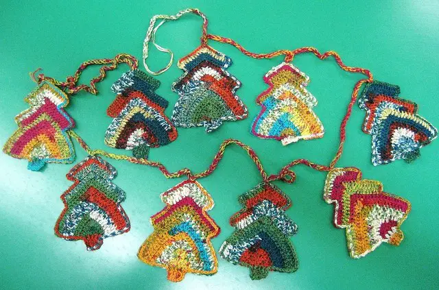 [Free Pattern] Get Your Christmas Decorating Ready With This Fabulous ...