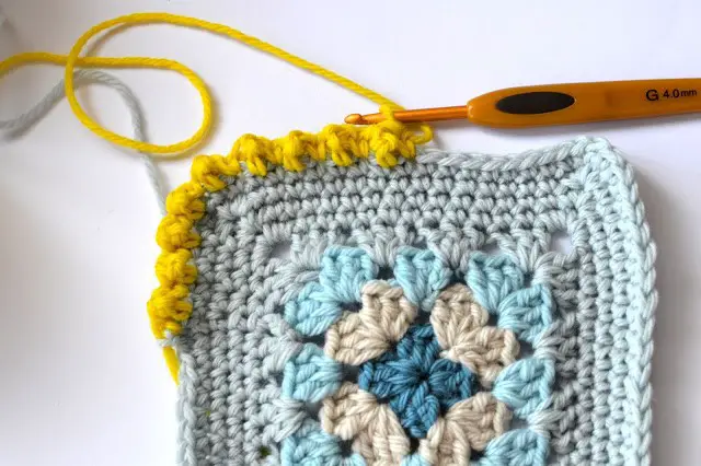 [Photo Tutorial] How To Add A Beautiful Bobble Border To A Granny ...