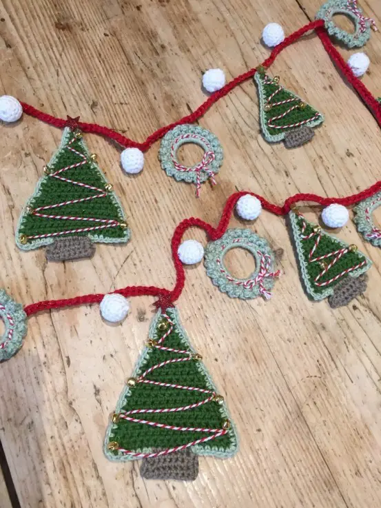 [Free Pattern] This Lovely Christmas Garland Will Make You Grab Your ...