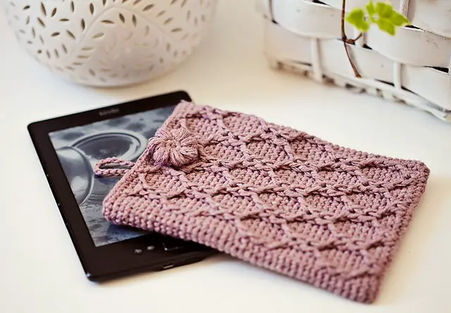 [Free Pattern] One Of The Most Beautiful Crochet Kindle Cover You\'ll ...