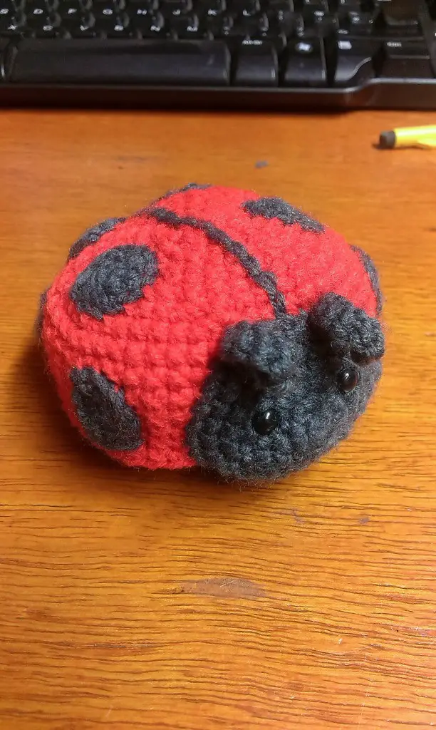 [Free Pattern] This Lady Bug Is Just Too Sweet! - Daily Crochet