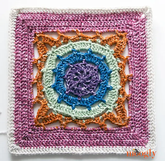 [Free Pattern] Stunning Cathedral Window Square Anyone Can Make - Daily ...