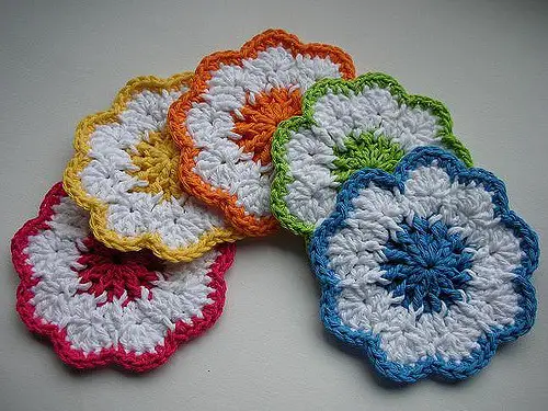 [Free Pattern] Celebrate Spring With These Happy And Beautiful Crochet ...
