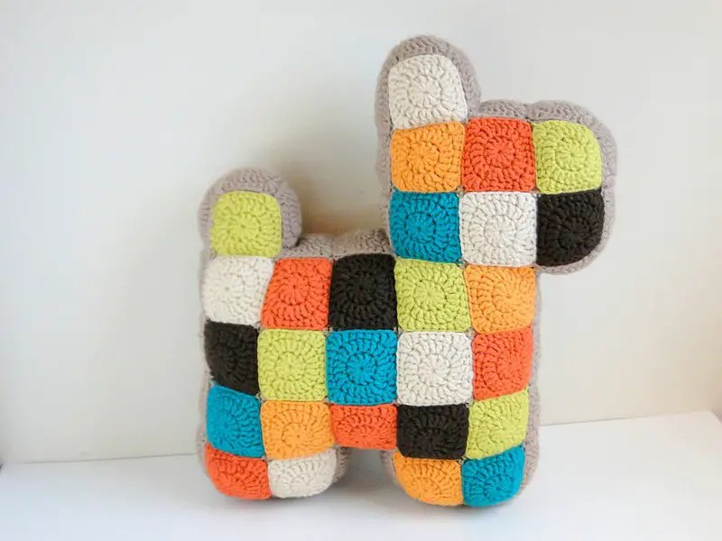 [Free Pattern] Insanely Cool And Easy Patchwork Dog Pillow That Kids ...