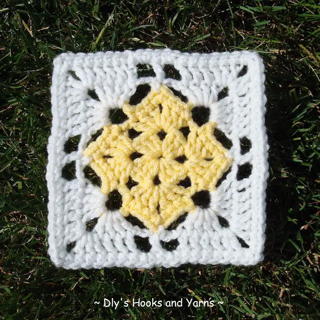 [Free Pattern] Brilliant Square In A Square Crochet Pattern - Daily Crochet