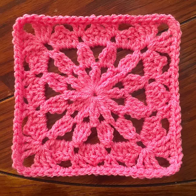 [Free Pattern] This Little Flower Square Is Insanely Beautiful - Daily ...