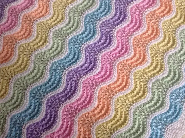 Gorgeous Wavy Striped Baby Blanket Knitting Pattern - Daily Crochet
