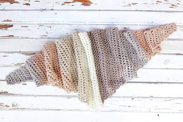 Fast And Easy Crochet Triangle Scarf [Free Pattern] - Daily Crochet