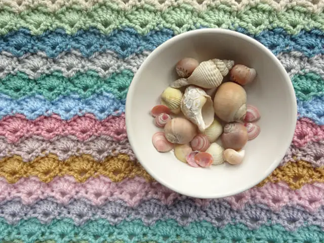 Beautiful Shells Blanket Written Pattern For Beginners - Daily Crochet
