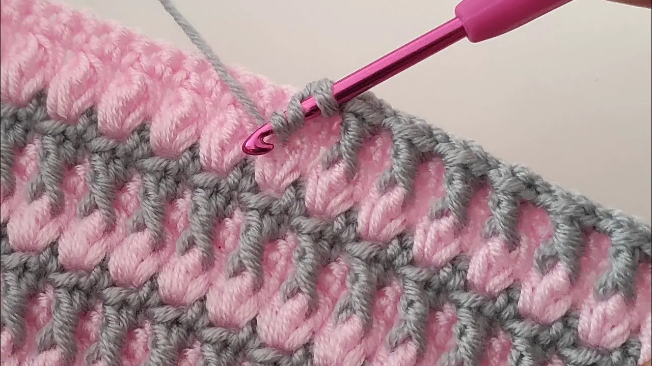 Super Easy Two Color Crochet Stitch- DailyCrochet.com