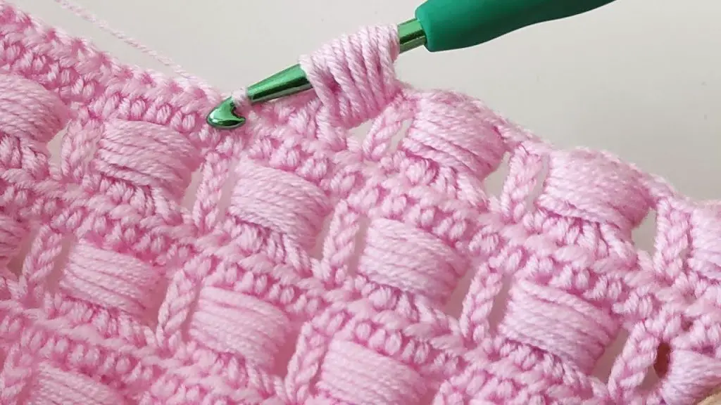 Pretty Crochet Stitch For Blankets- Super Easy, Super Cute! - Daily Crochet