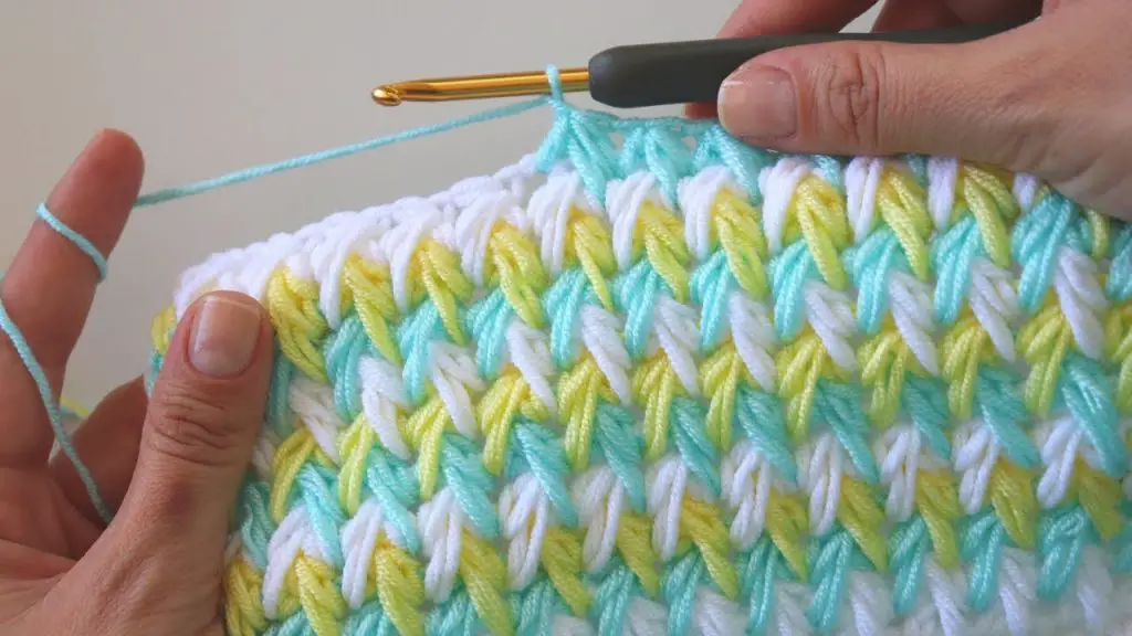 Feather Stitch Tutorial For Beginners- DailyCrochet.com