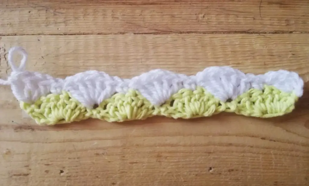 Easy Crochet Stitches: How to Crochet the Shell Stitch (Step-by-Step ...