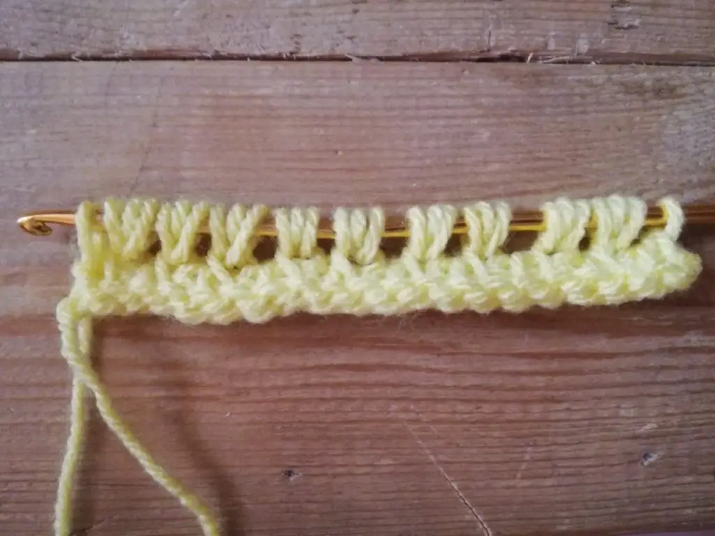 Easy Crochet Stitch Pattern (Amber Stitch) - Daily Crochet