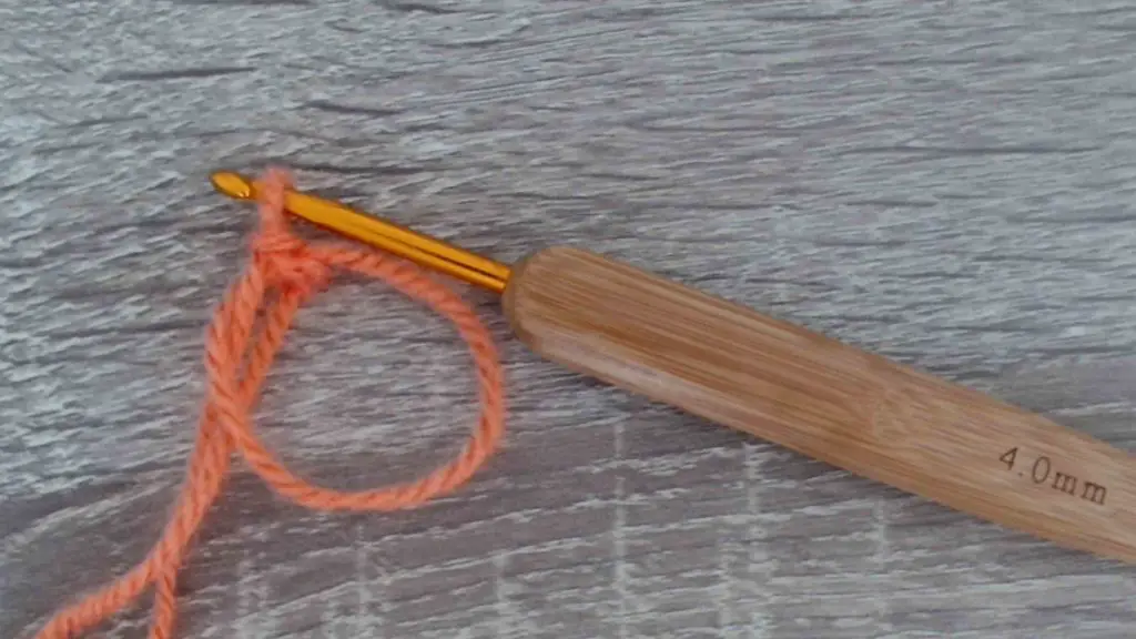 How to Crochet the Magic Ring (Photo Tutorial) - Daily Crochet