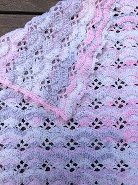 Easy Shell Stitch Blanket Crochet Pattern - Daily Crochet