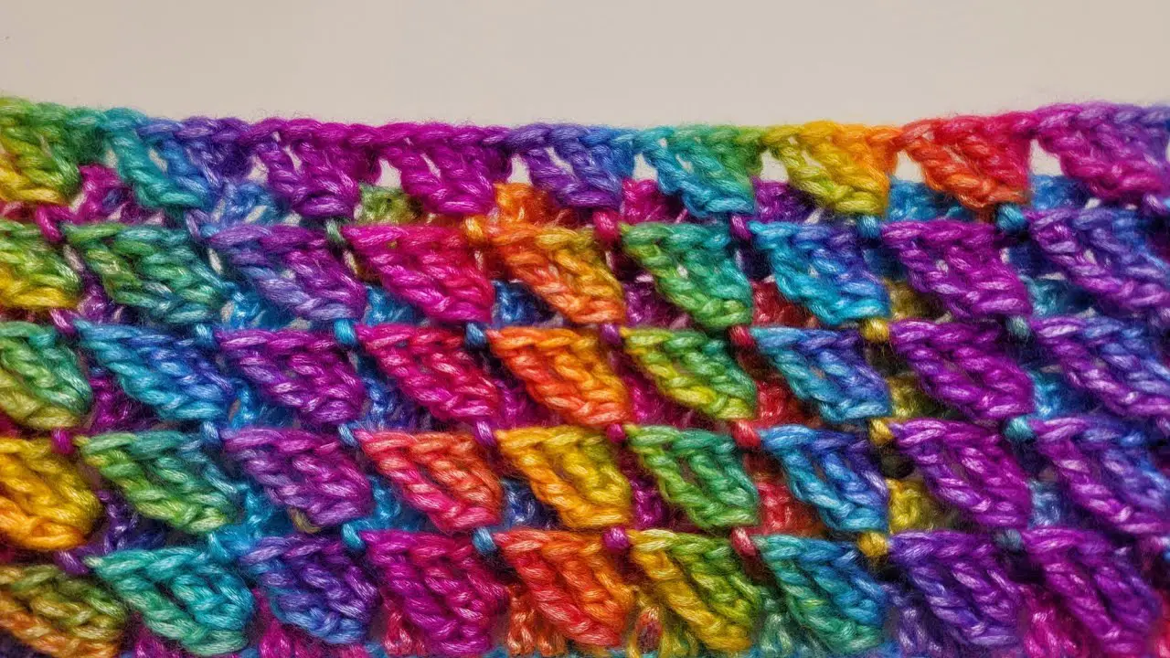 Crochet Tipped Scales Stitch Tutorial- An Easy One Row Repeat