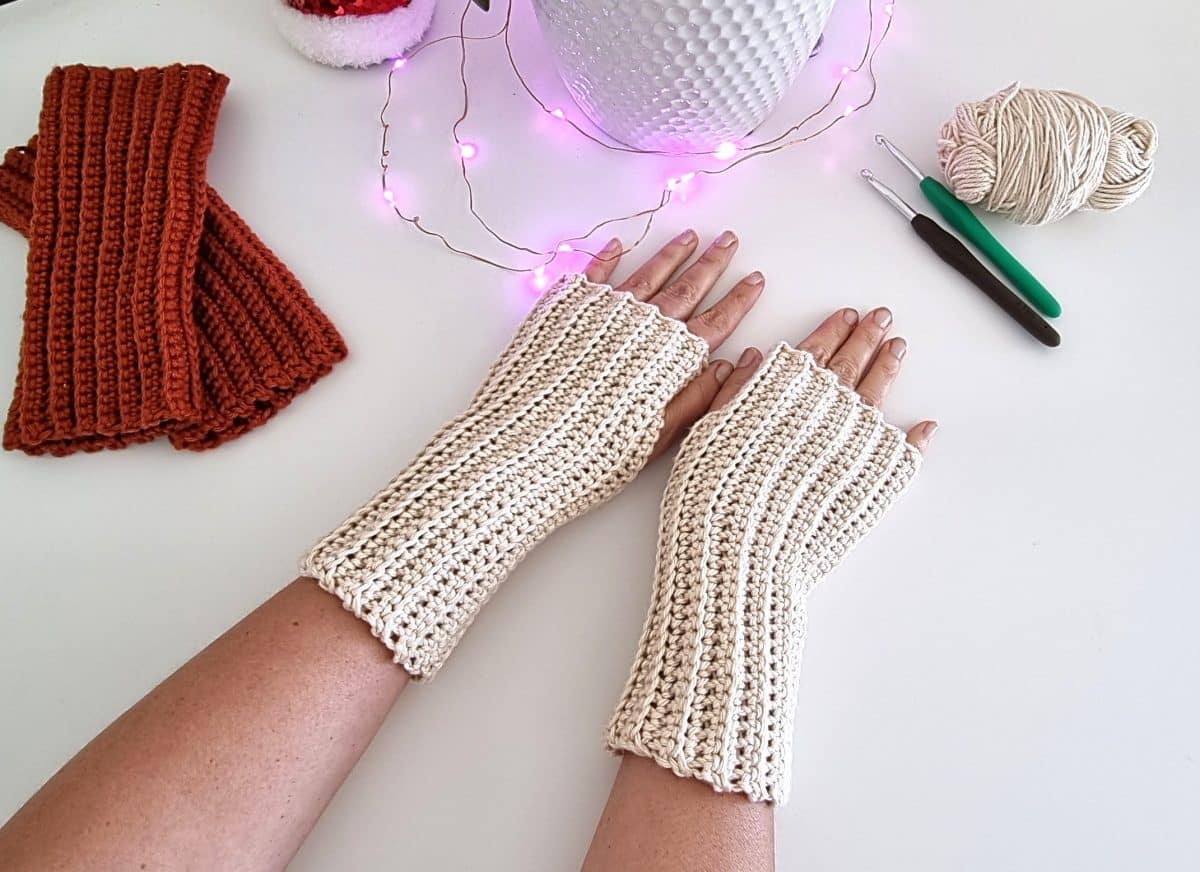 Easy & Simple Crochet Fingerless Gloves Free Patterns - Knit And ...